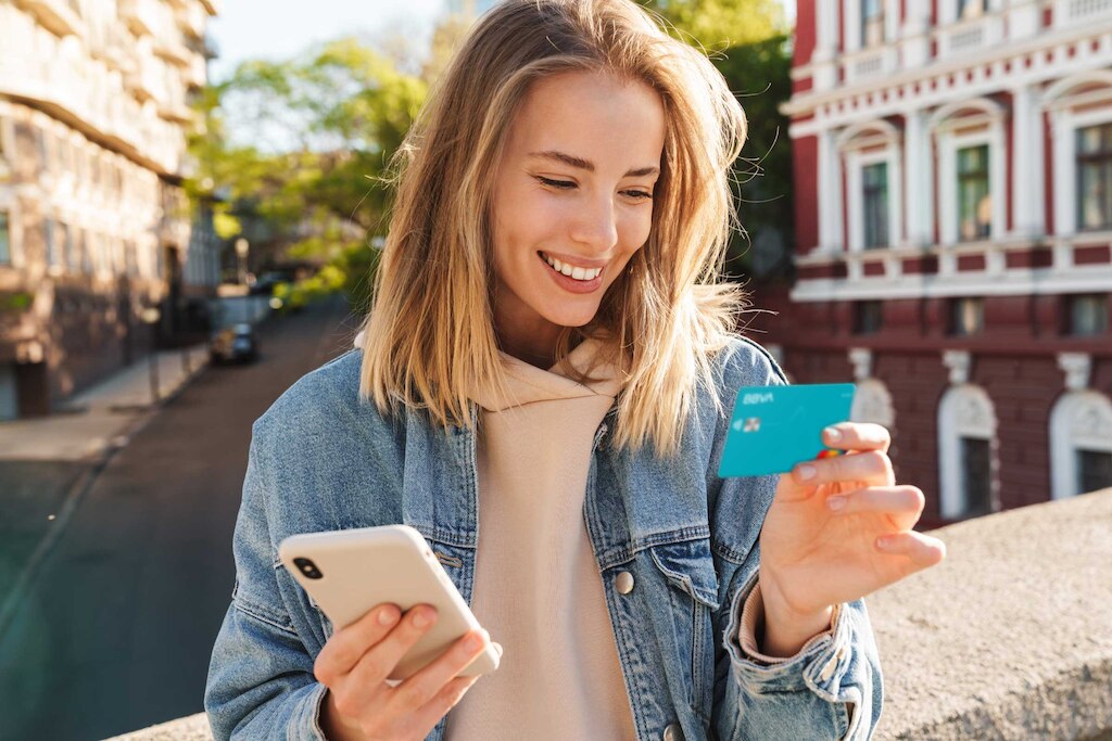 Free debit card with cashback on your purchases | BBVA